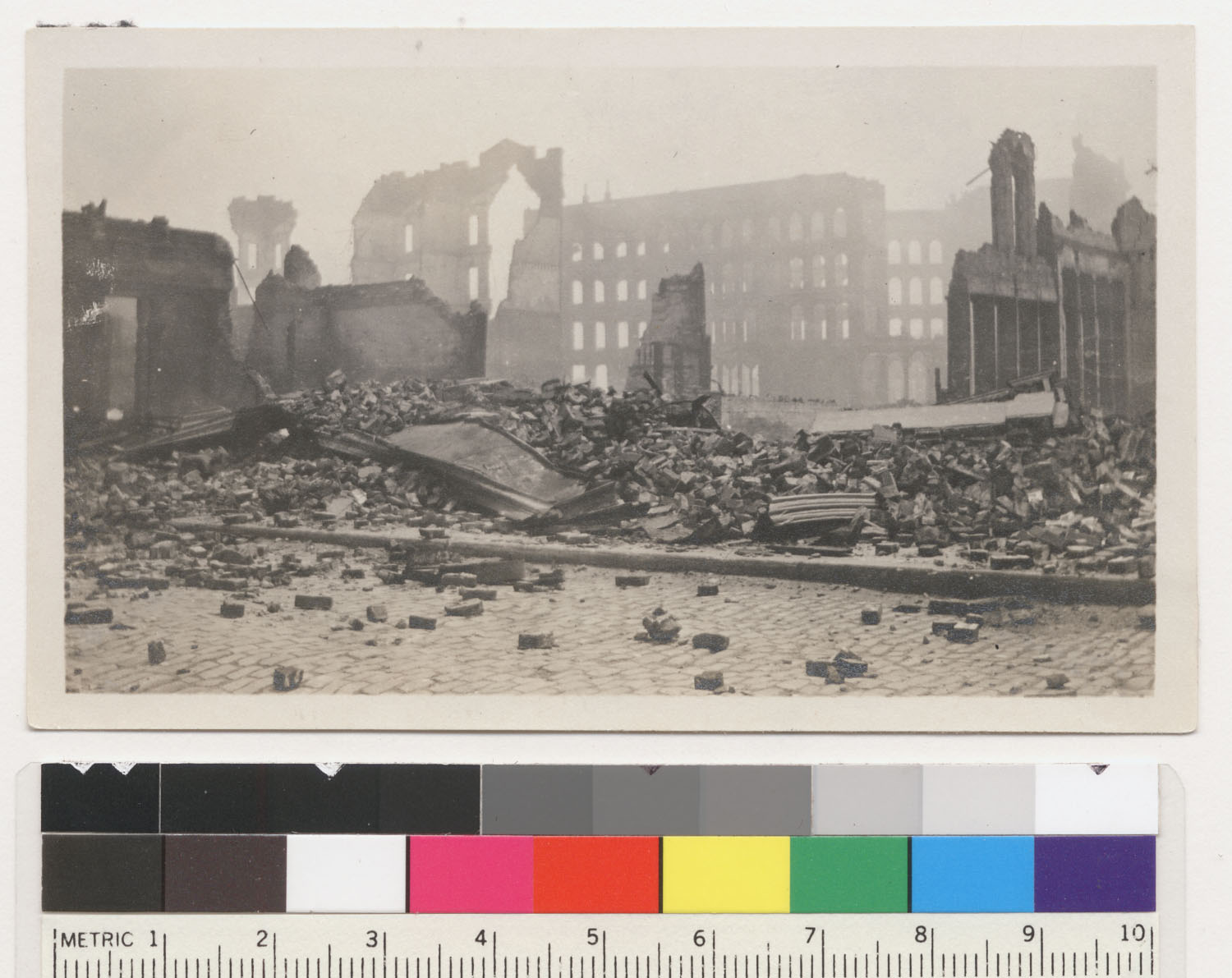 File:Arch in Baker & Hamilton Building (1906), from 202 California St ...